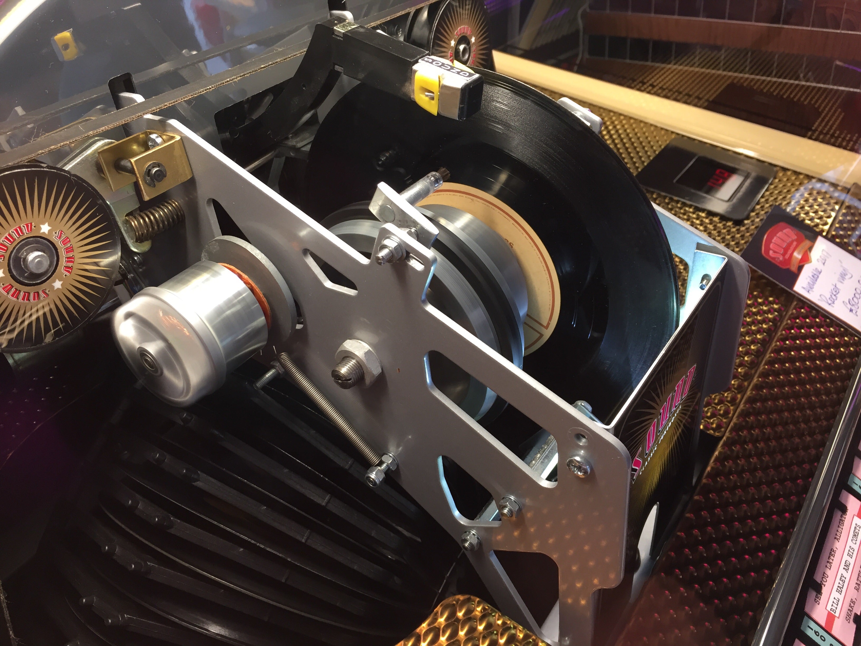 Jukebox sales, hire, restoration and vintage retro diner goodies from ...