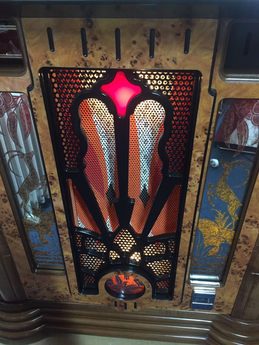 Jukebox sales, hire, restoration and vintage retro diner goodies from Select Jukeboxes - Select ...